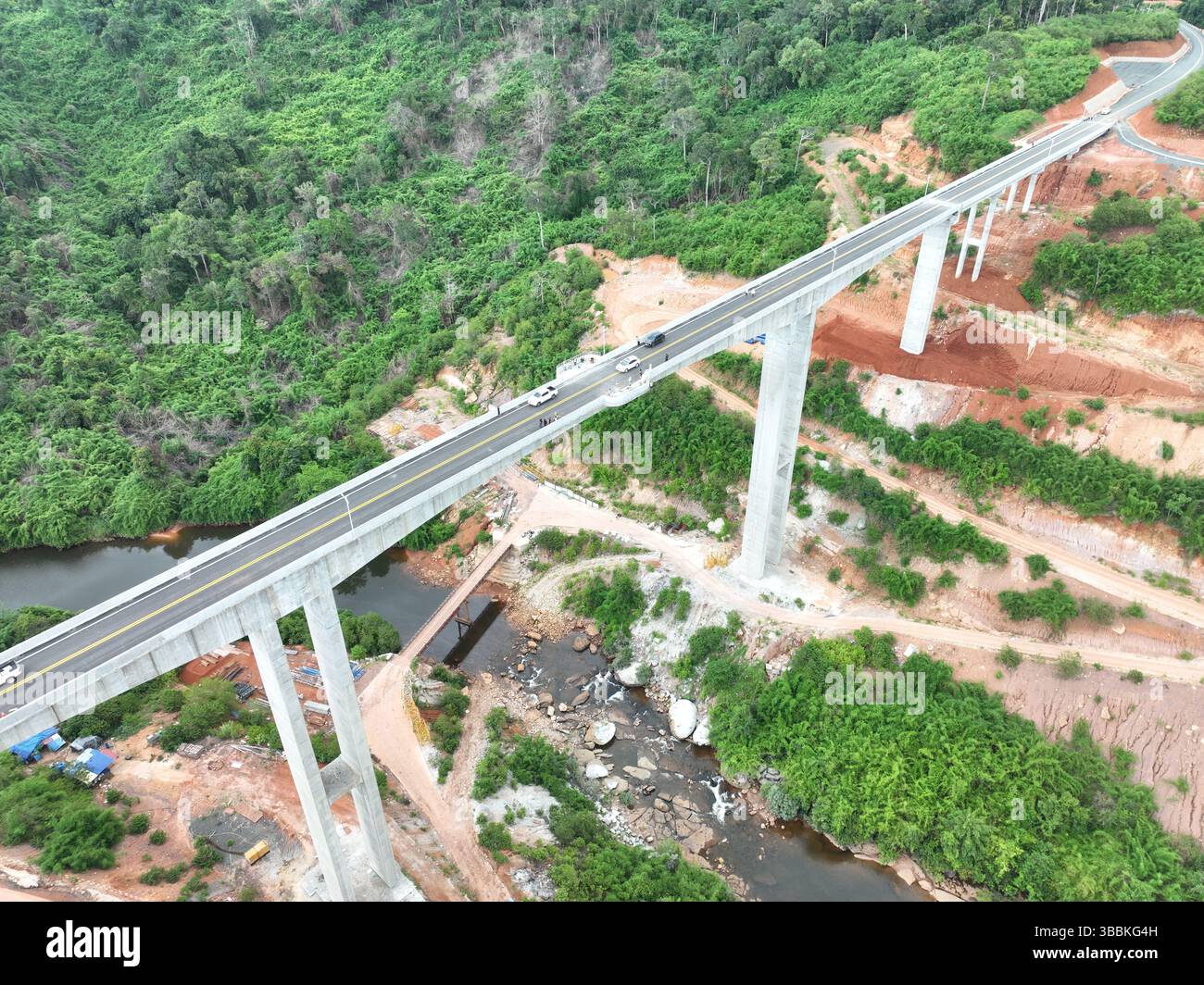 (250516) -- PHNOM PENH, May 16, 2025 (Xinhua) -- This undated aerial ...