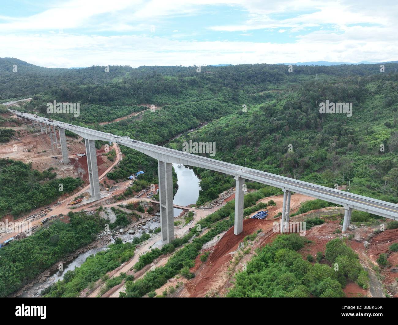 (250516) -- PHNOM PENH, May 16, 2025 (Xinhua) -- This undated aerial ...