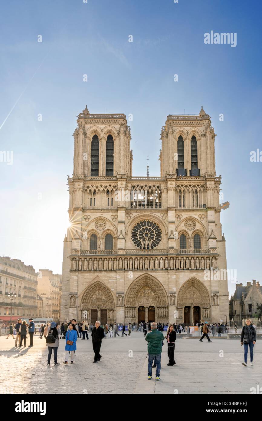 Europe france paris notre hi-res stock photography and images - Alamy