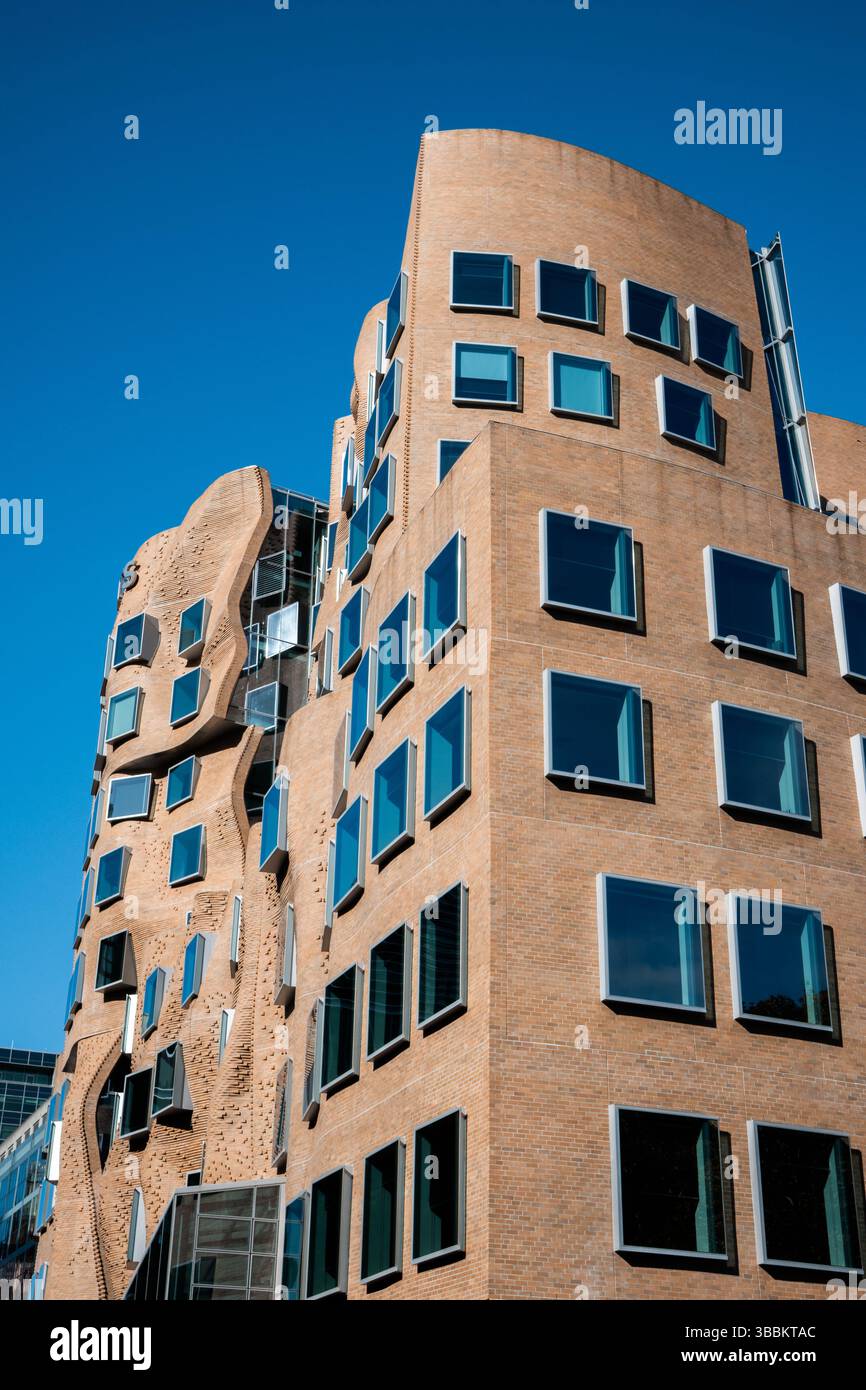Dr Chau Chak Wing Building at The University of Technology in Sydney ...