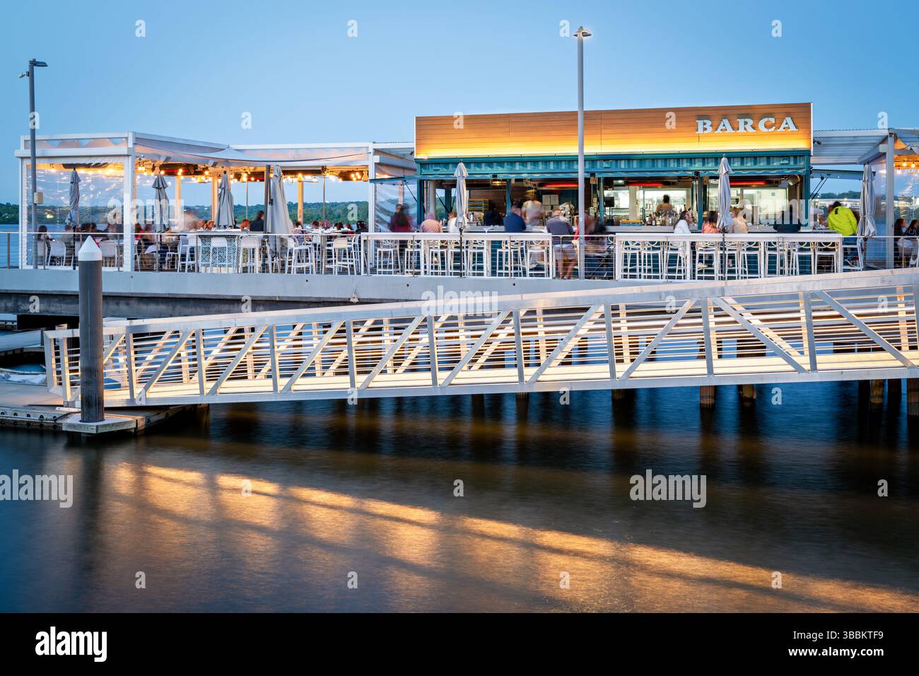Virginia waterfront dining hi-res stock photography and images - Alamy