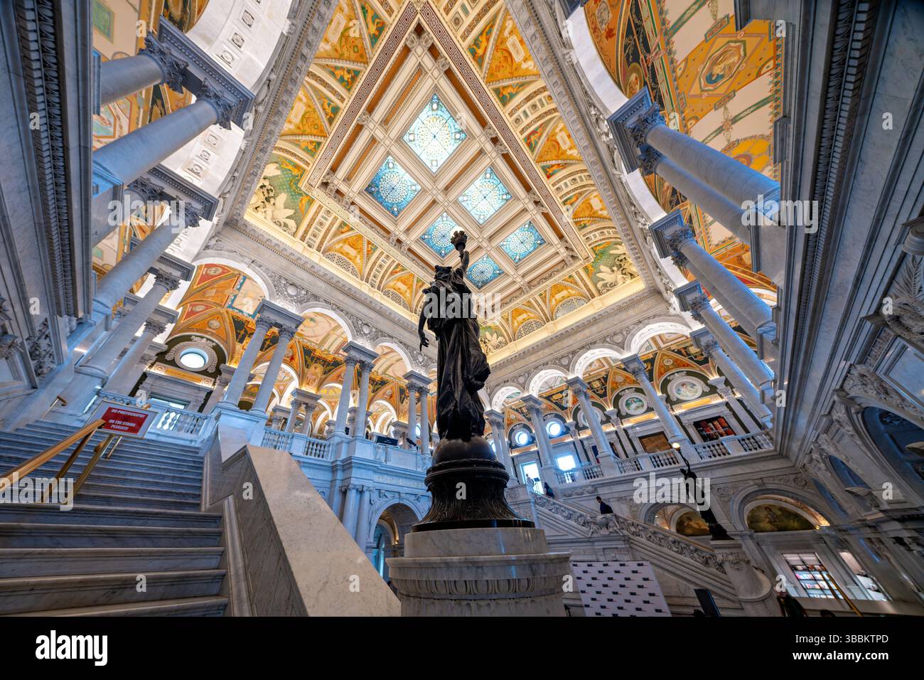 WASHINGTON DC, United States — The Great Hall of the Thomas Jefferson ...