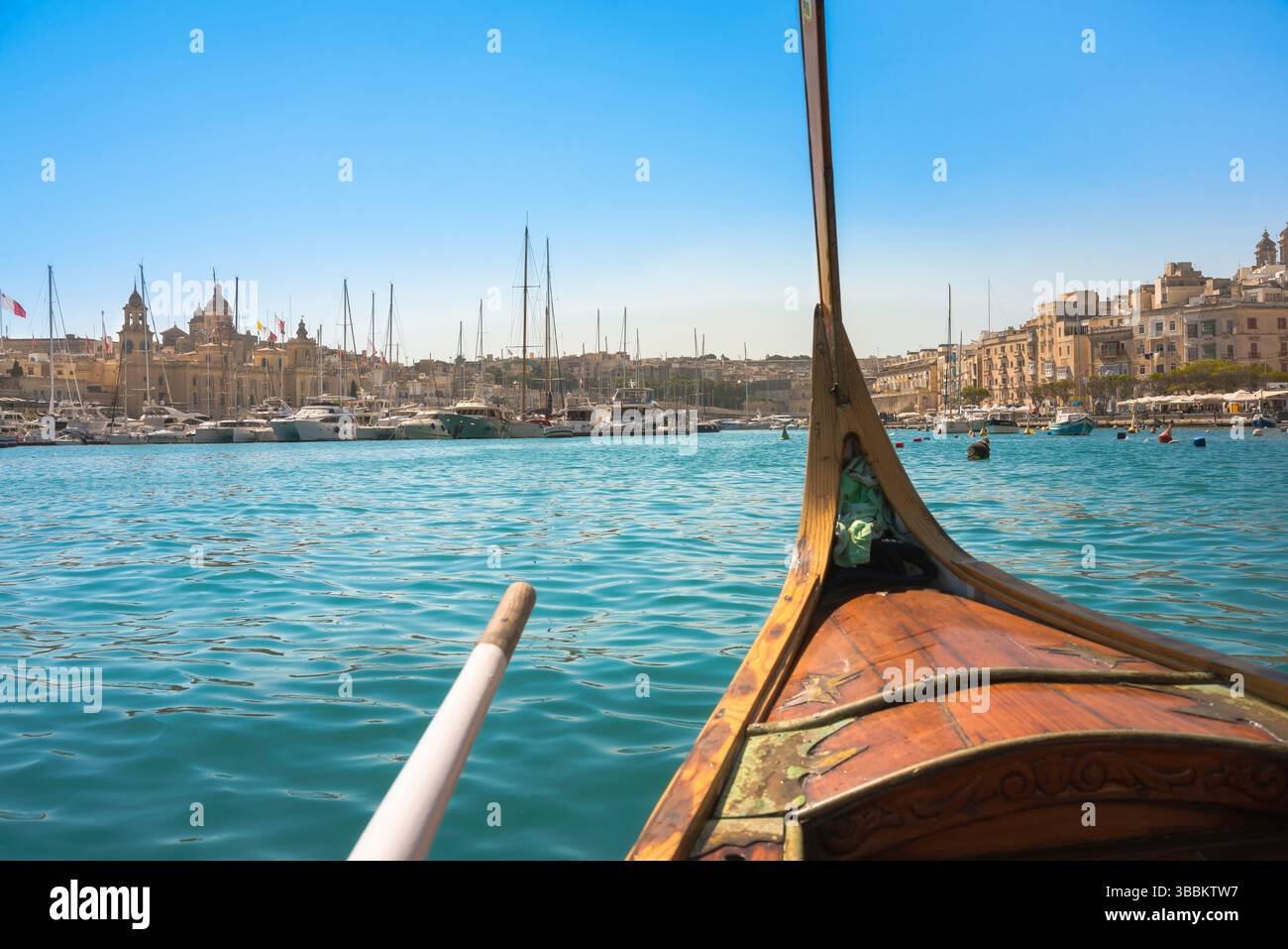 Grand Harbour Valletta, view from a maltese ferry boat (dghajsa ...