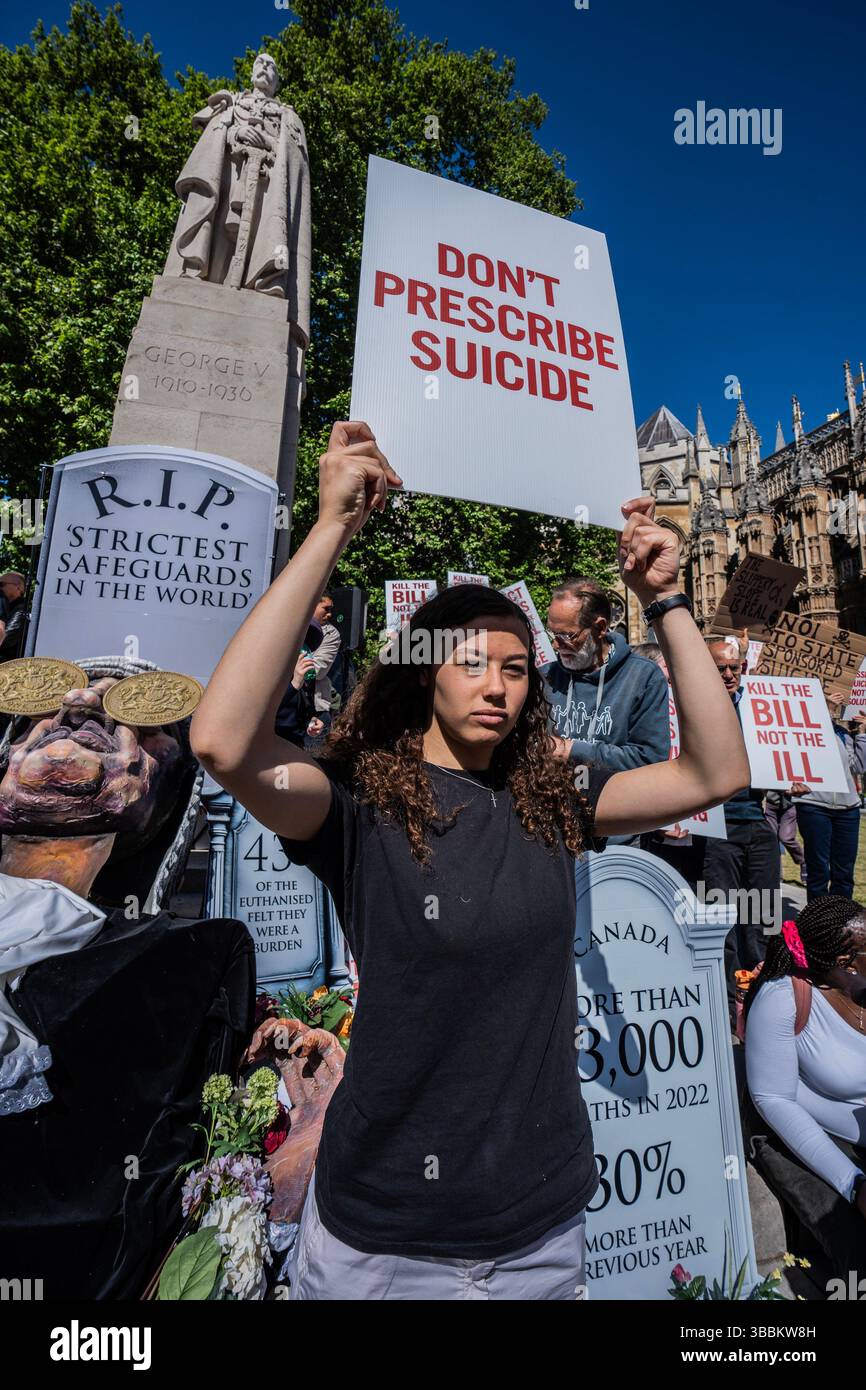 London, UK. 16th May, 2025. A young campaigner protests against the ...