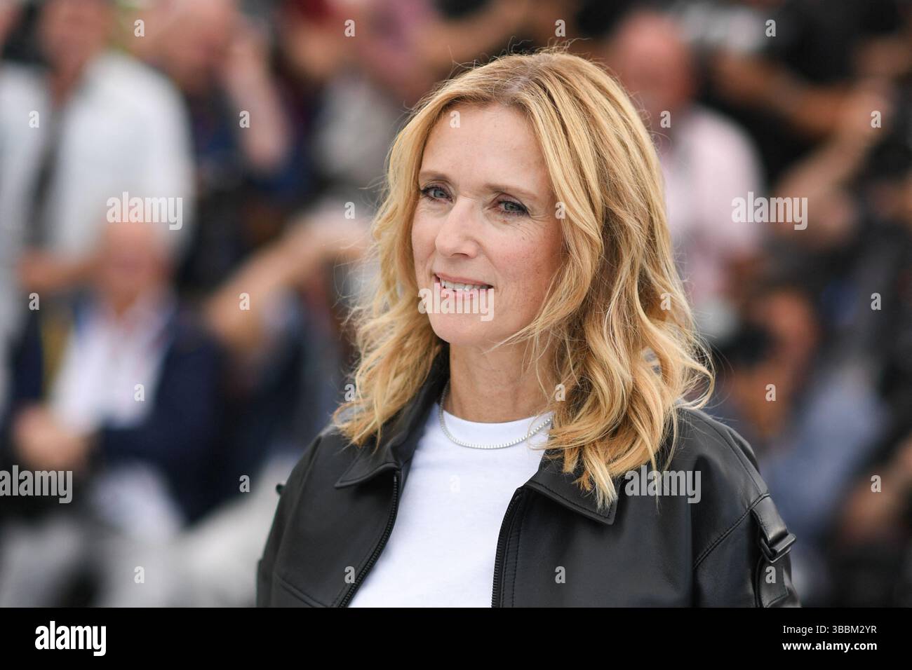 Lea Drucker attending the Dossier 137 (Case 137) Photocall in Cannes ...
