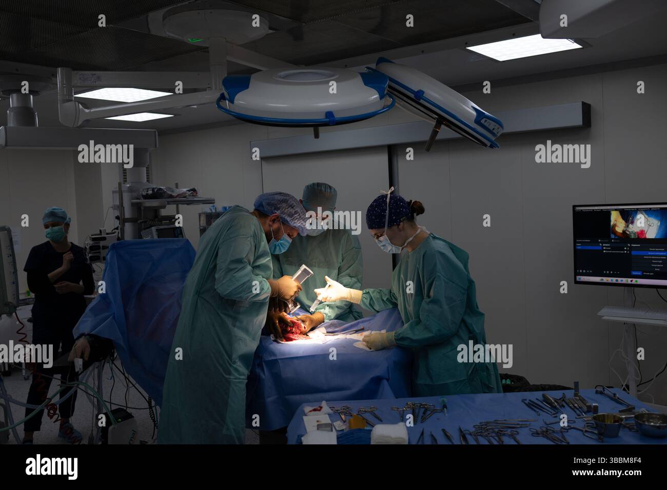 Surgeons amputate a segment of the leg of a Ukrainian military veteran ...