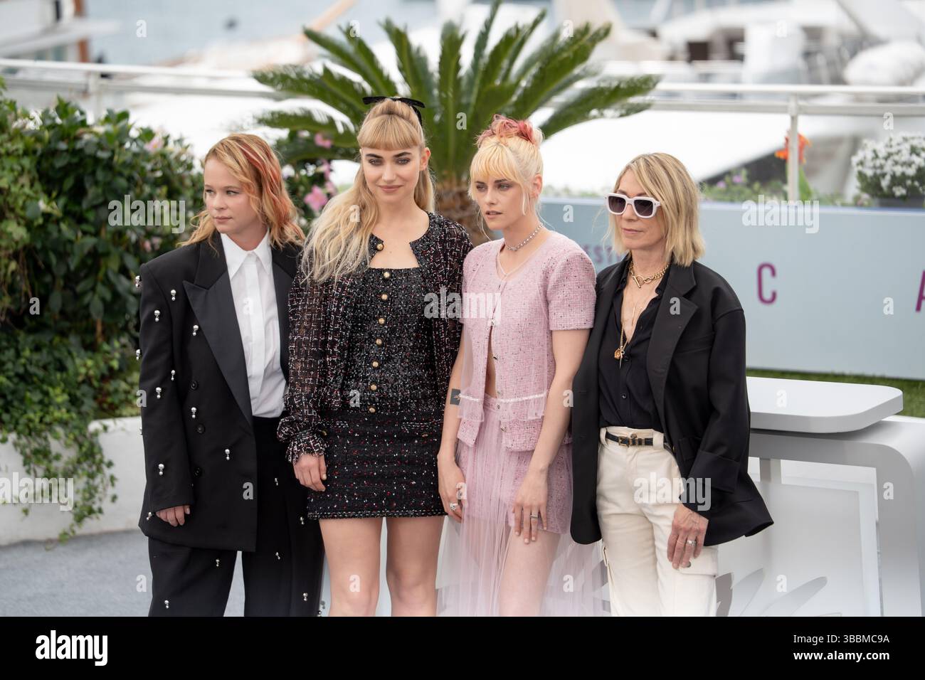 Thora Birch, Imogen Poots, Kristen Stewart, and Kim Gordon pose during ...