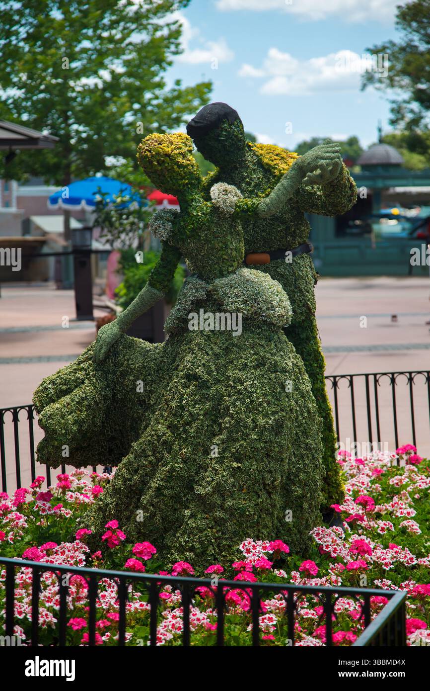 The Cinderella and Prince Charming dancing topiary at the French ...