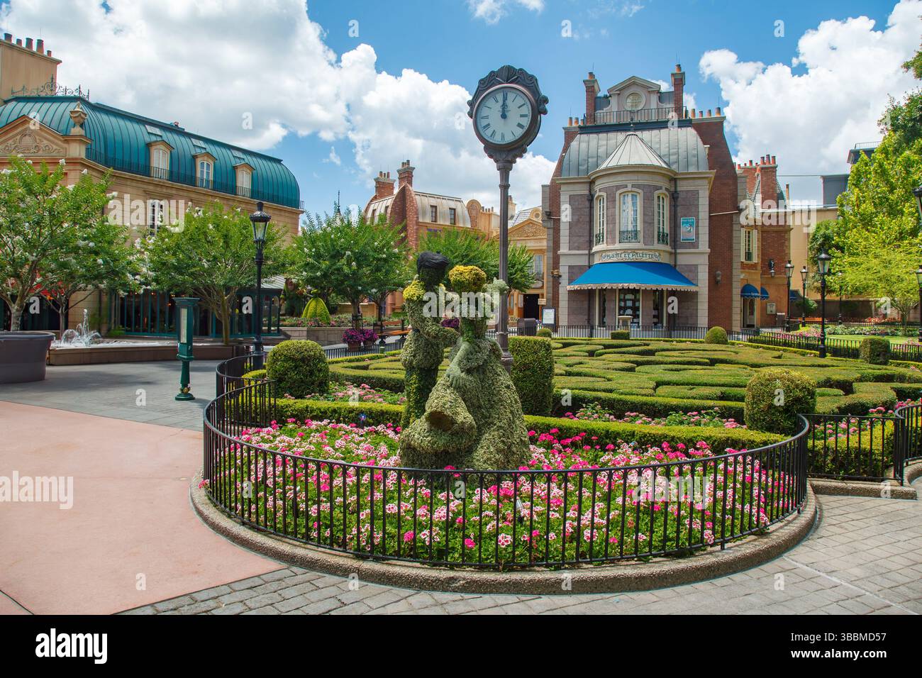 The Cinderella and Prince Charming dancing topiary at Epcot amusement ...