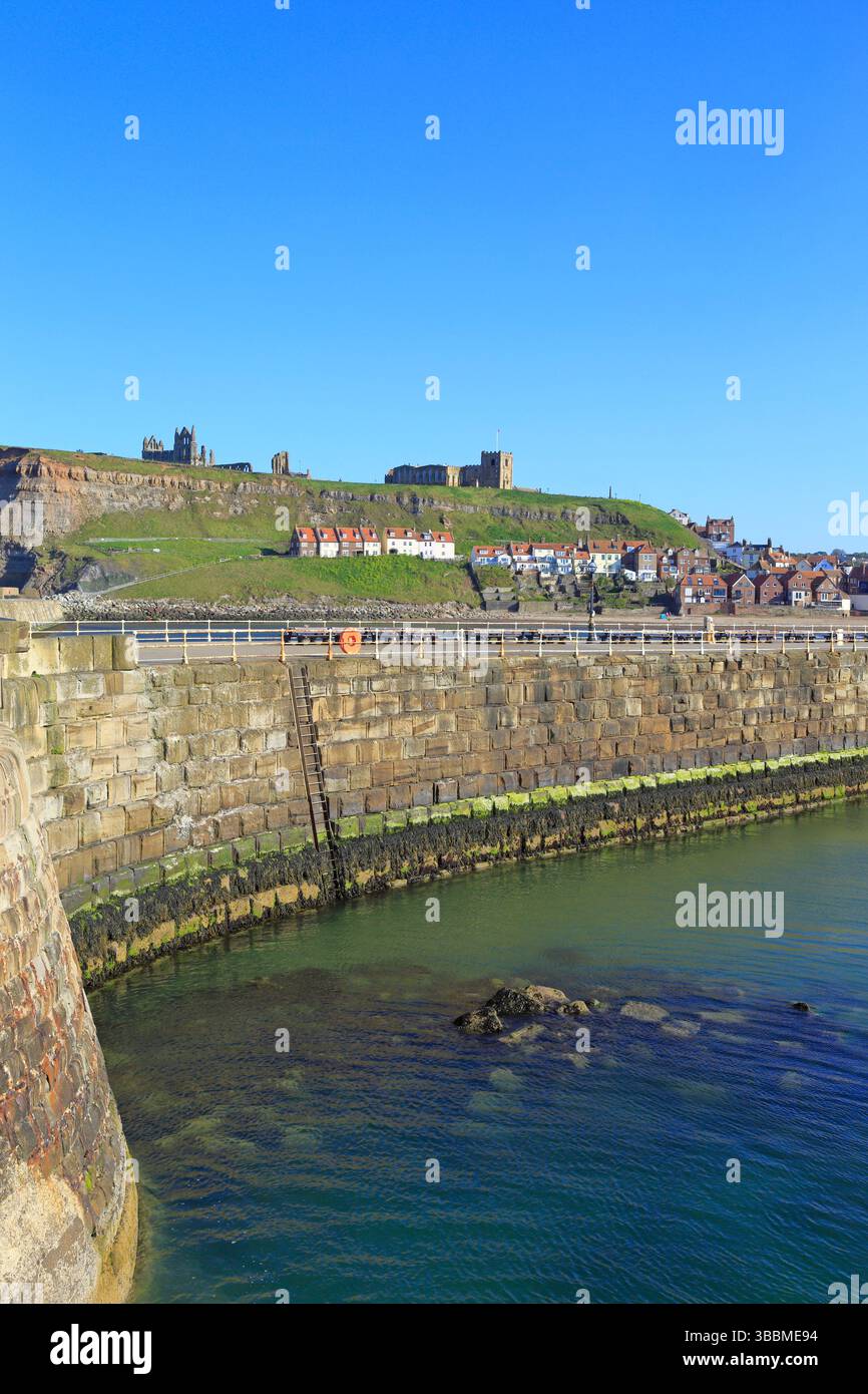 West pier with St Mary's Church and Whitby Abbey on East Cliff, Whitby ...