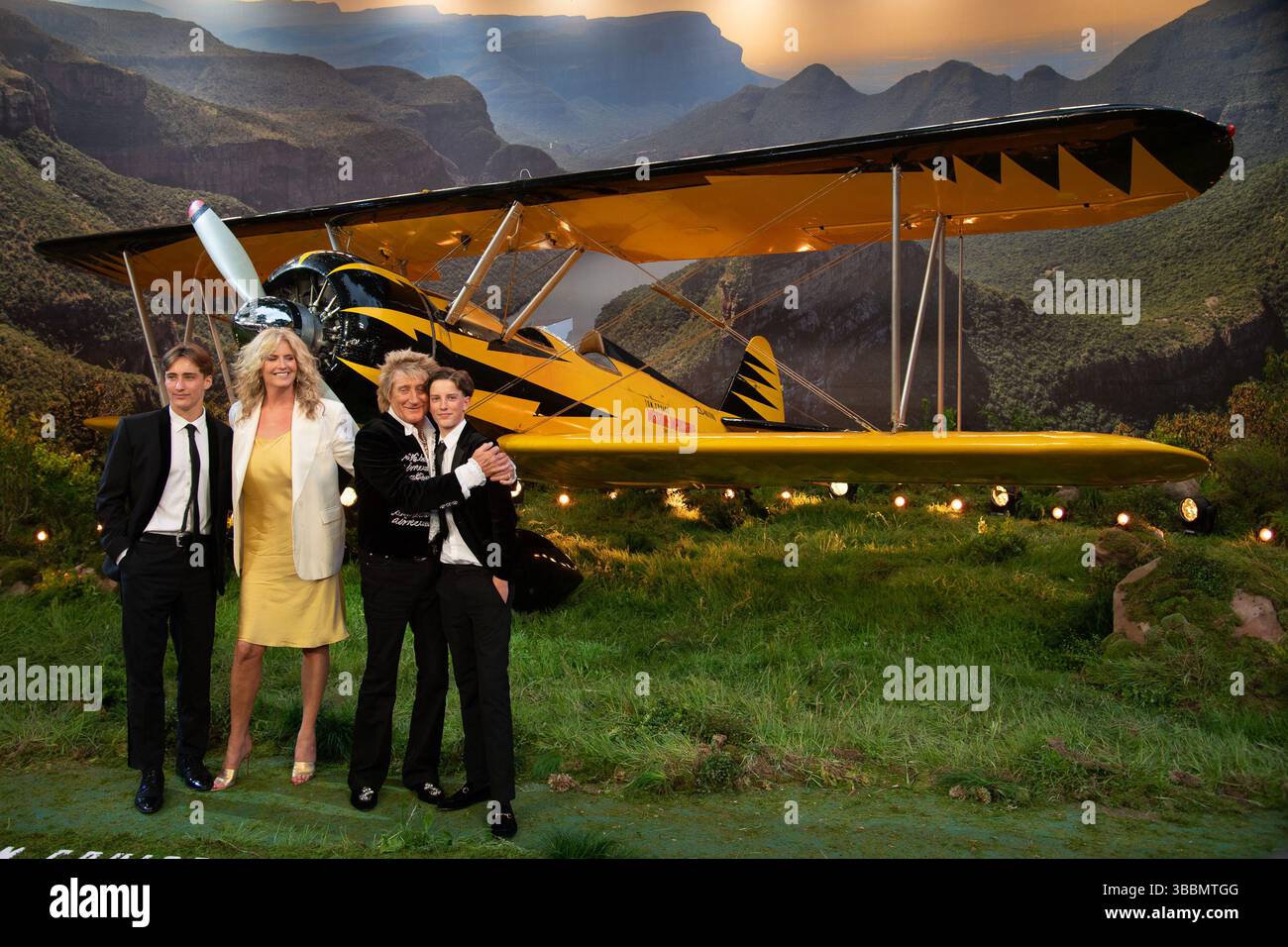 London, UK. 15 May, 2025. Pictured: Sir Rod Stewart, Penny Lancaster and sons attends The ...