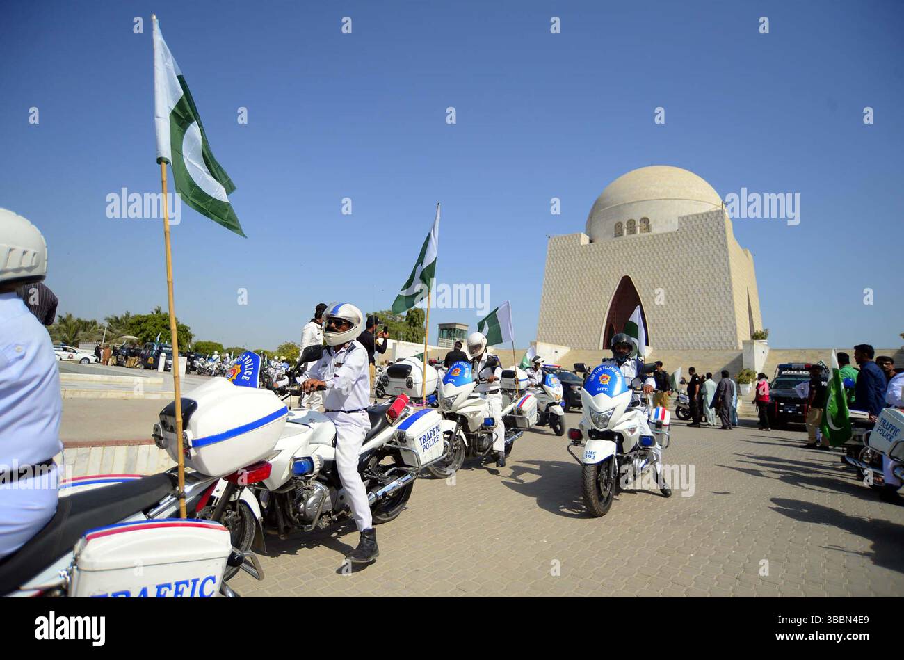 Traffic police convoy holding Youm-e-Tashakur (Day of Gratitude) rally ...