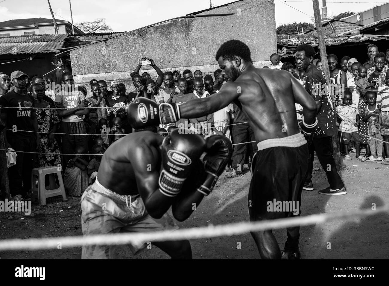 Boxing in Katanga area, Kampala, Uganda, Africa Stock Photo - Alamy