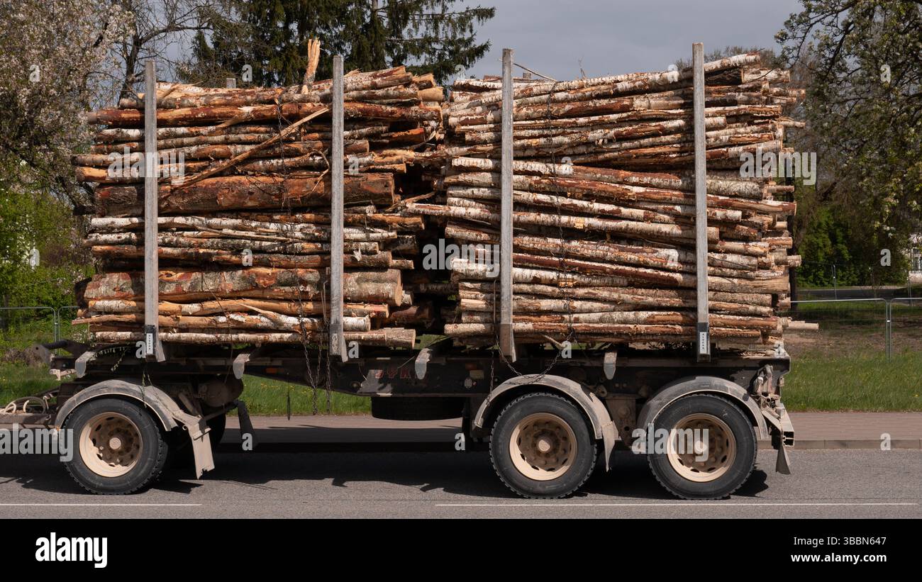 Logging truck on road hi-res stock photography and images - Alamy