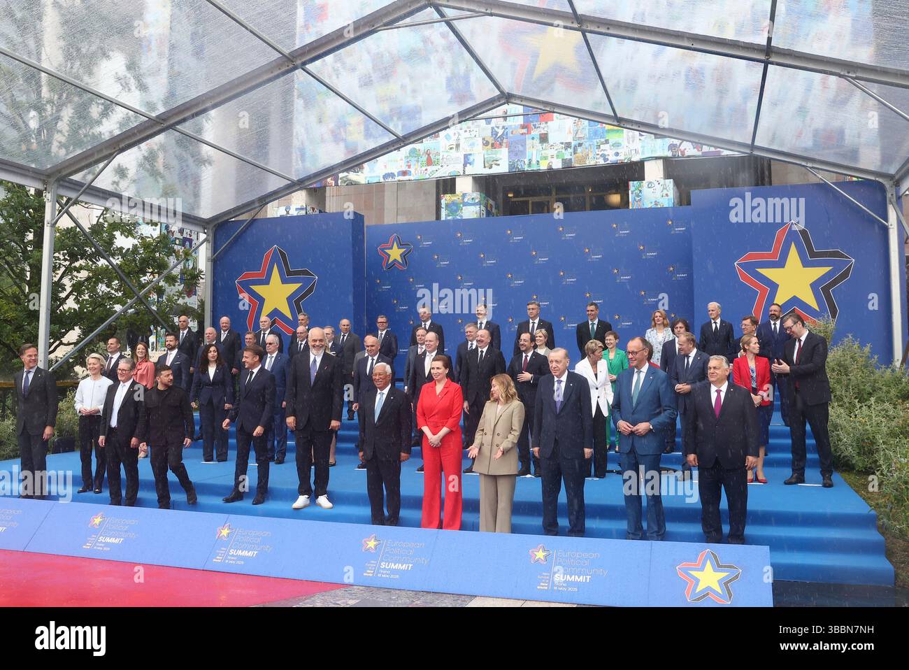 Group photo of the summit of the European Political Community, on May ...