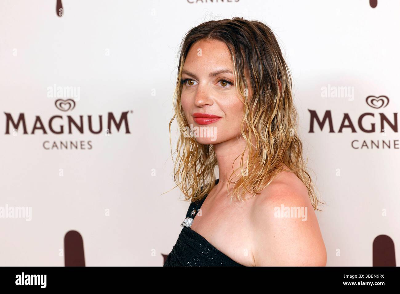 Fancy Alexandersson bei der Magnum Cannes Beach Party im Rahmen des ...