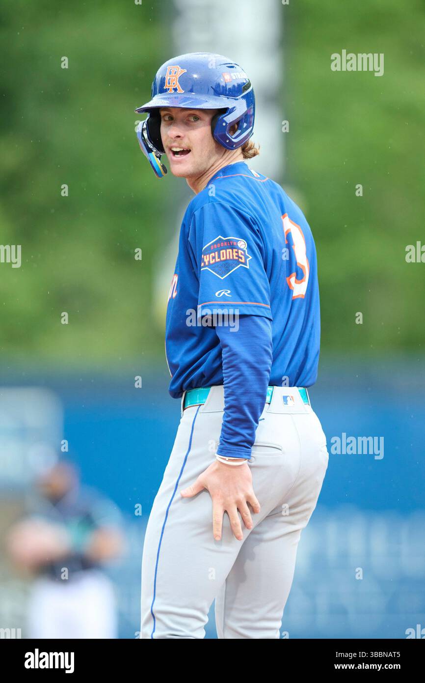 Brooklyn Cyclones Carson Benge (3) looks to first base coach during a ...