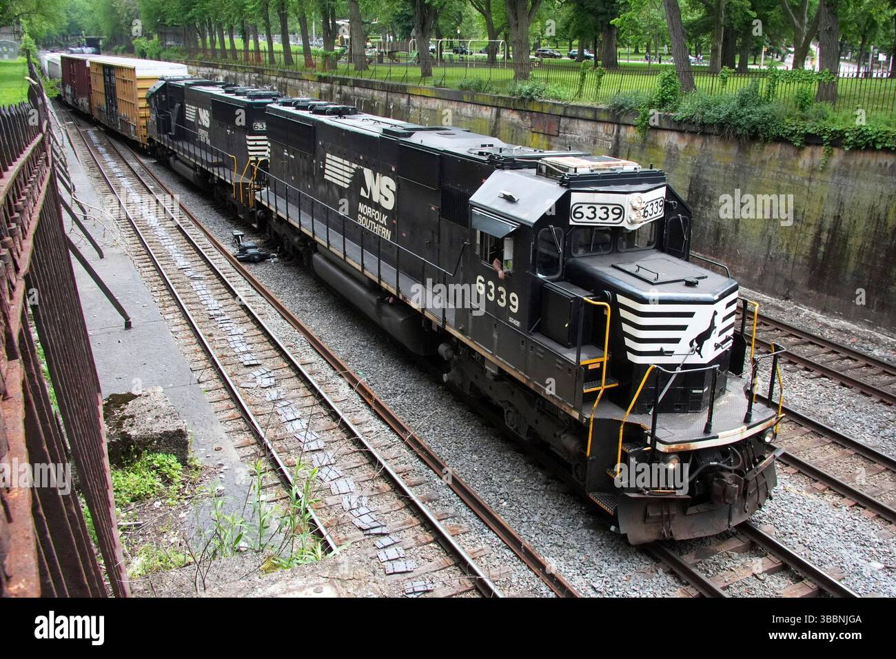A Norfolk Southern freight train pulls through the Northside of ...