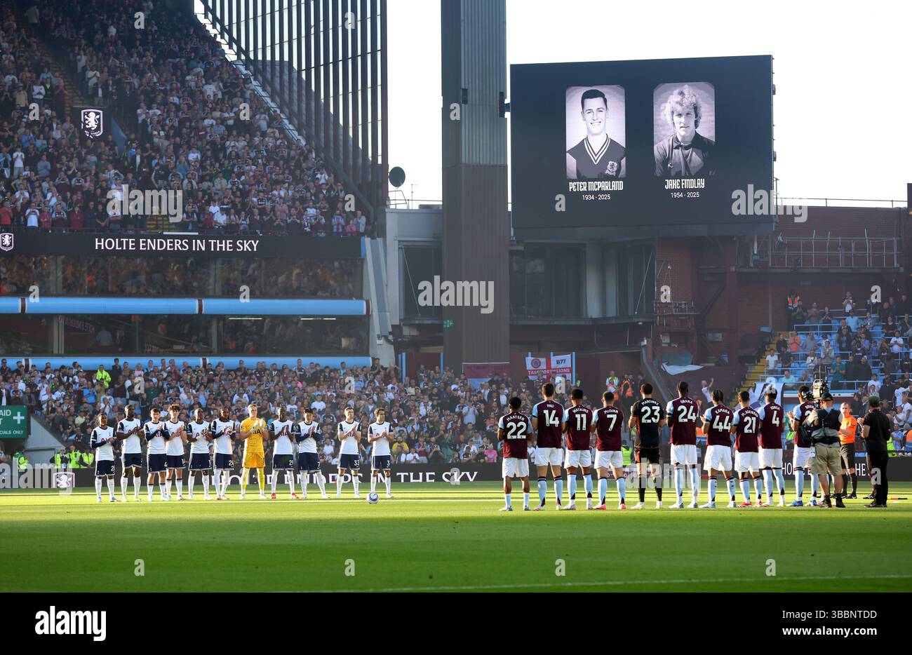 Aston Villa and Tottenham Hotspur players play tribute to former ...