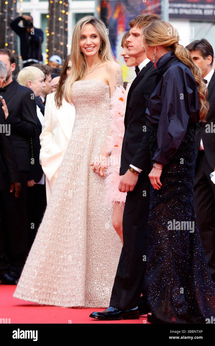 Angelina Jolie, Marie Colomb, Finn Bennett und Caroline Scheufele bei ...