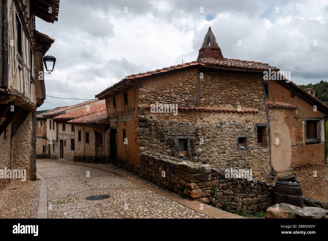 Calatañazor, uno de los pueblos más bonitos de España, Soria Stock ...