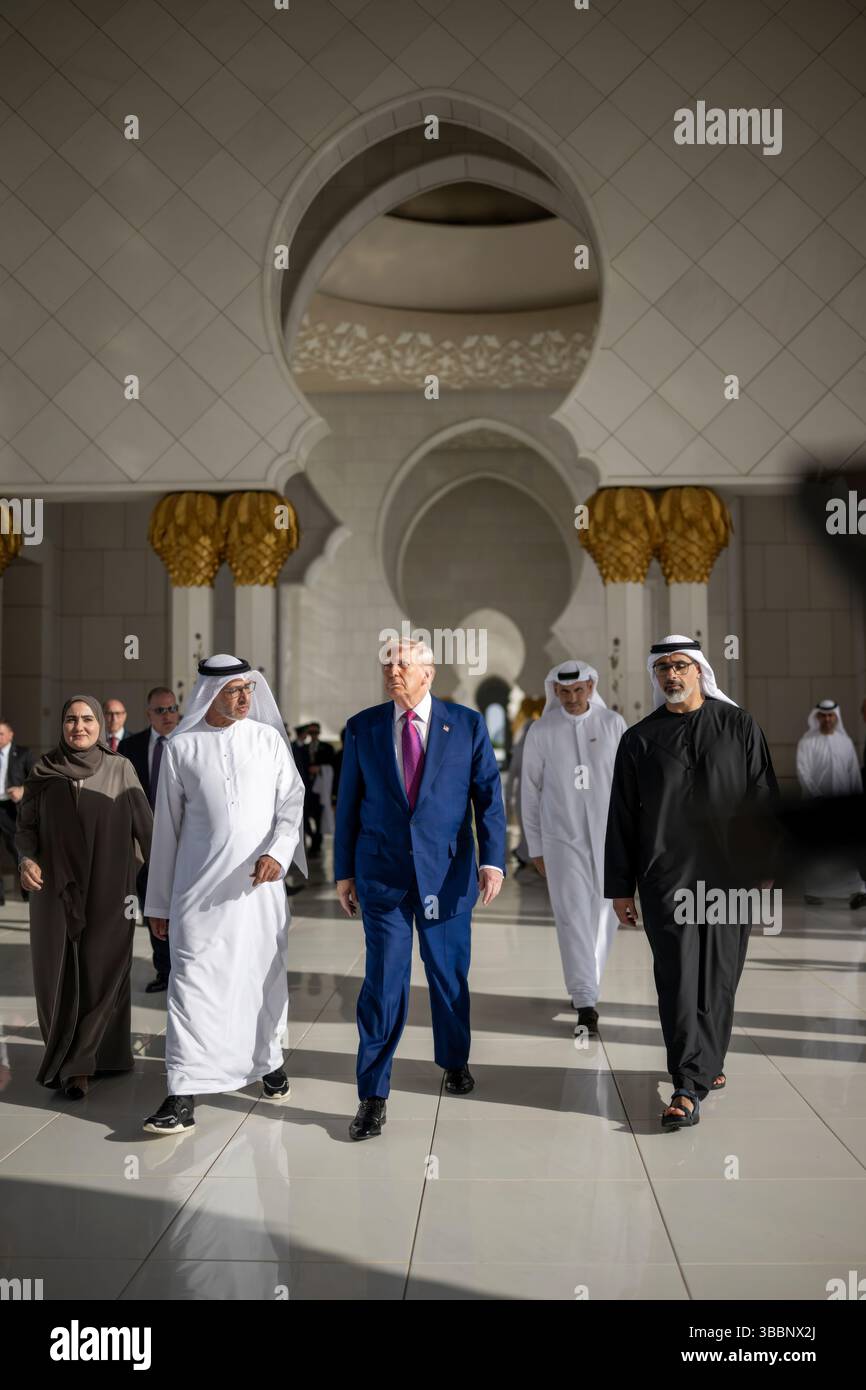 President Donald Trump tours Sheikh Zayed Grand Mosque, Thursday, May ...