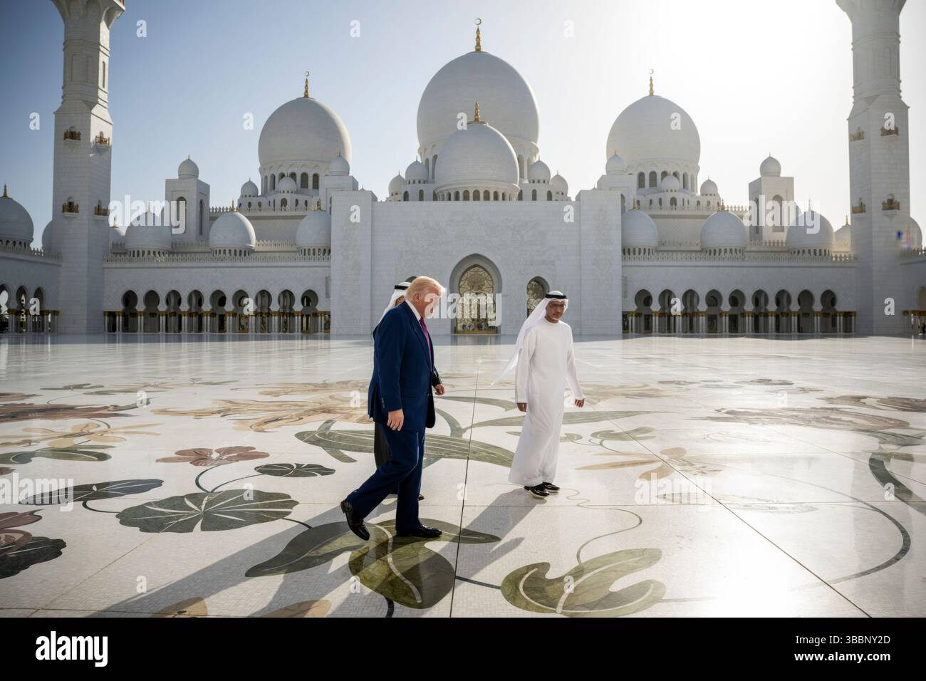 President Donald Trump tours Sheikh Zayed Grand Mosque, Thursday, May ...