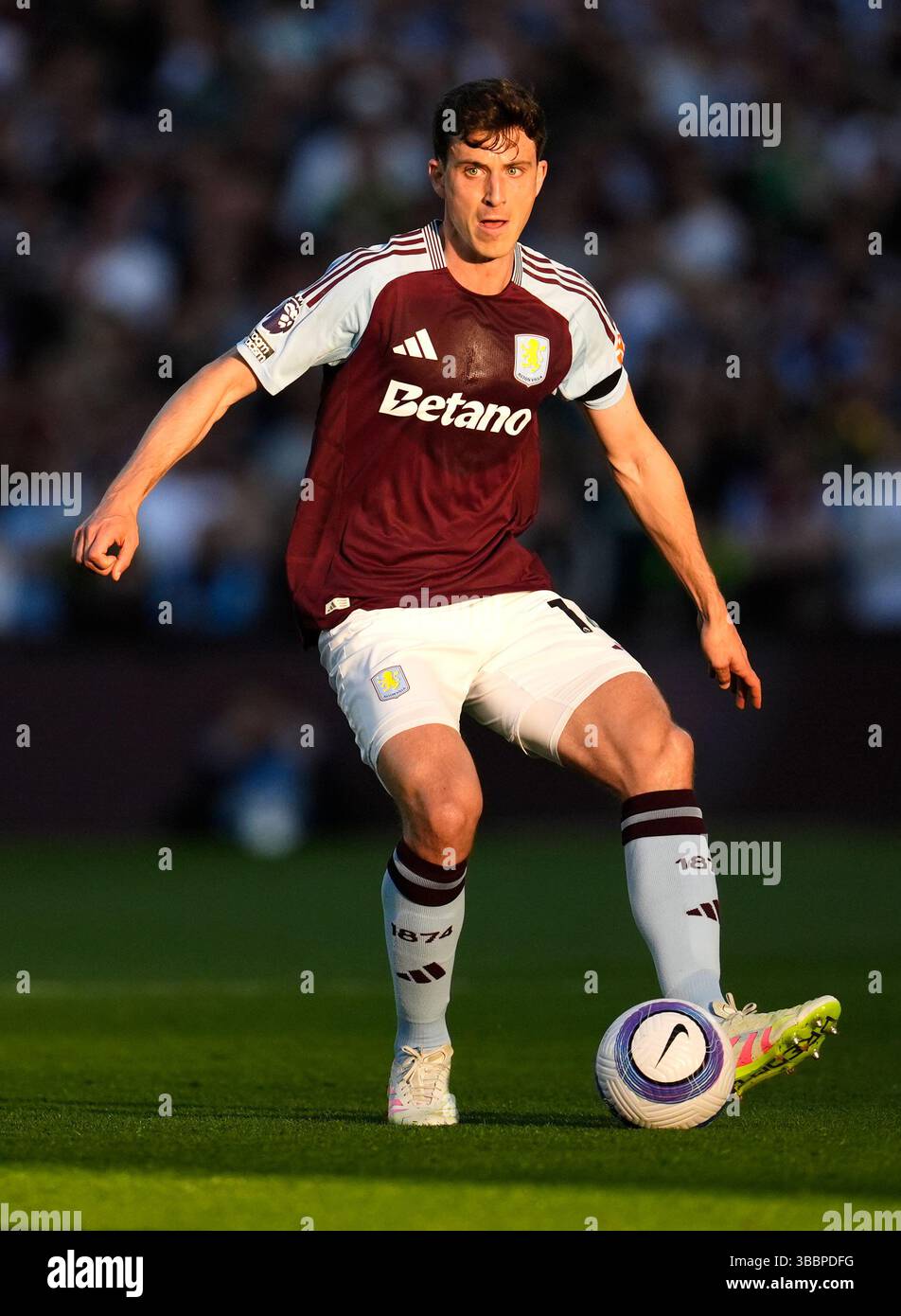 Pau torres aston villa 2025 hi-res stock photography and images - Alamy