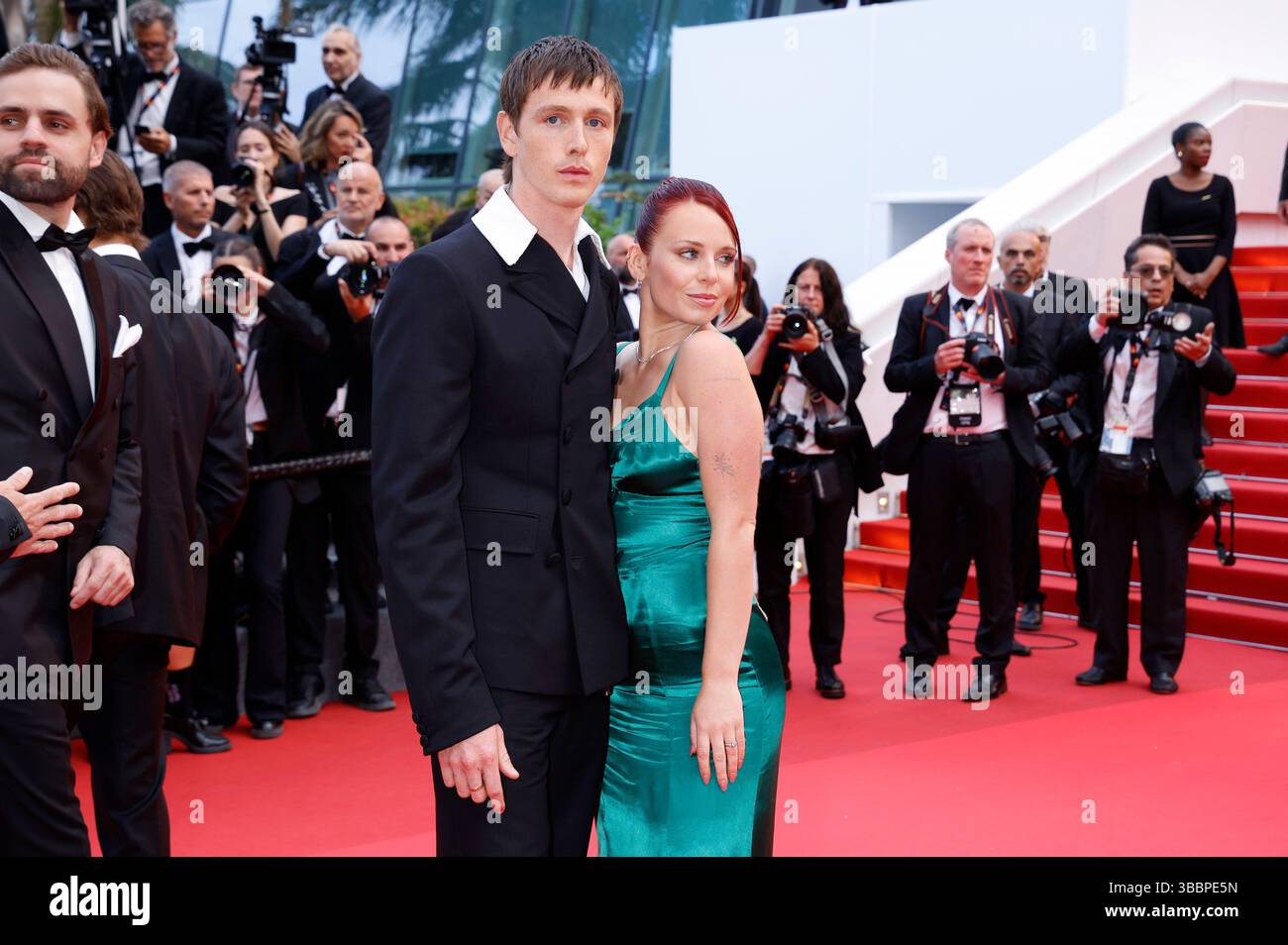 Harris Dickinson und Rose Gray bei der Premiere des Kinofilms ...
