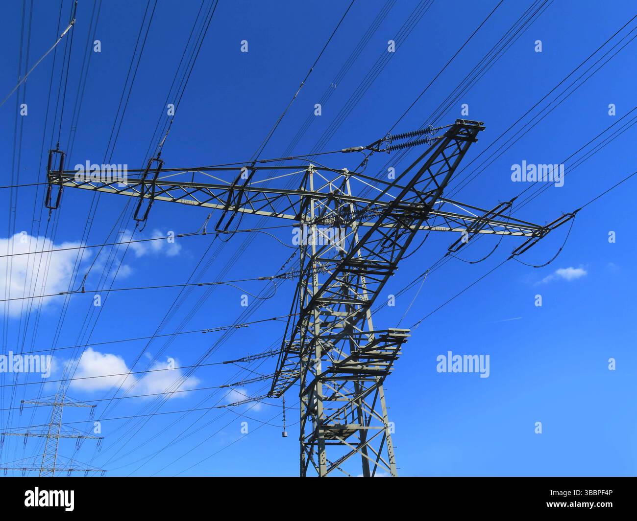...ueber kreuz und nochmal quer...die Energietrassen fuer elektrischen ...