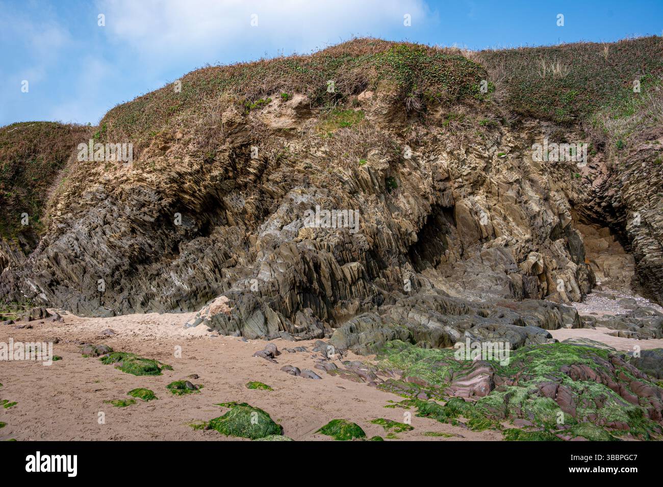 Geology stratification of Bigbury on Sea, Devon is relatively flat ...