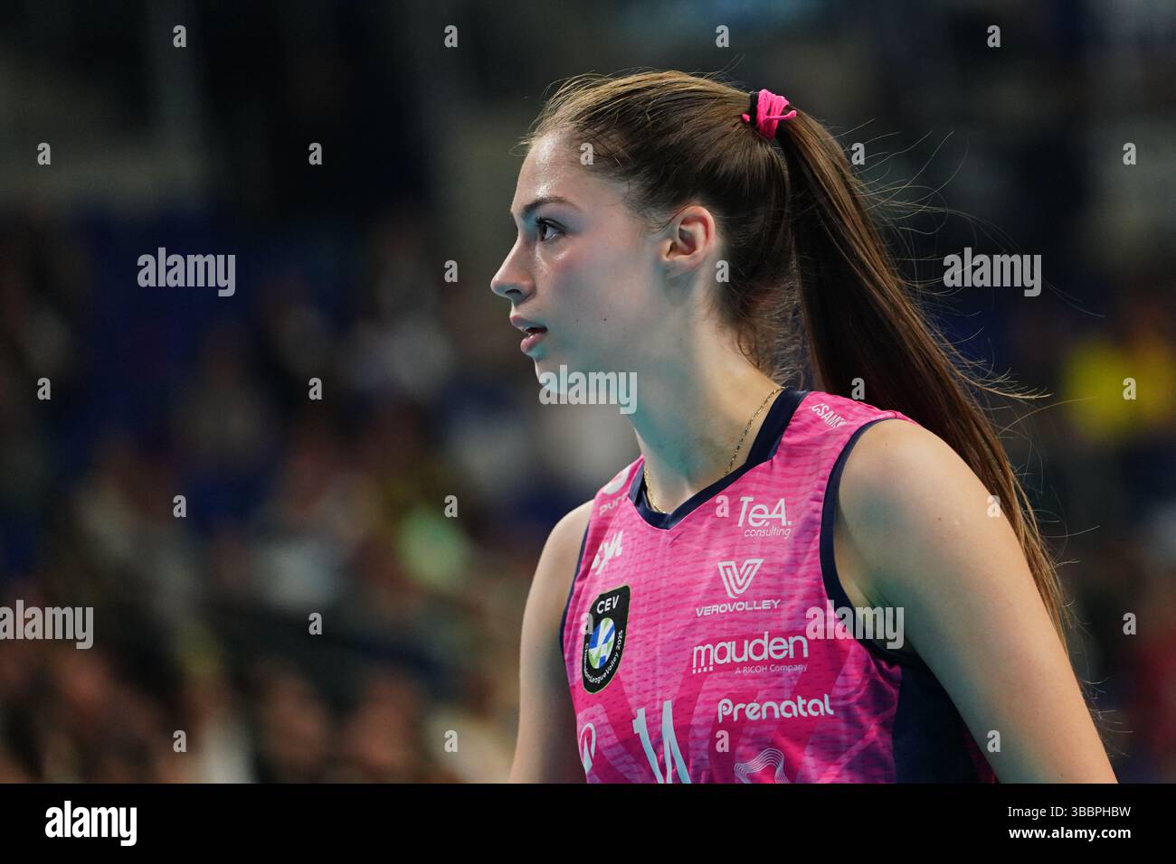 ISTANBUL, TURKIYE - MAY 04, 2025: Hena Kurtagic in Vero Volley Milano ...
