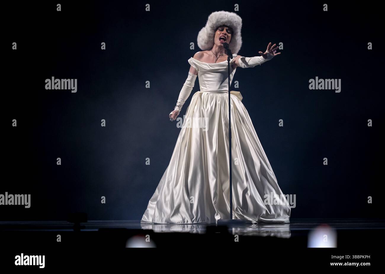BASEL - Nemo (Nemo Mettler) opens the second dress rehearsal for the ...