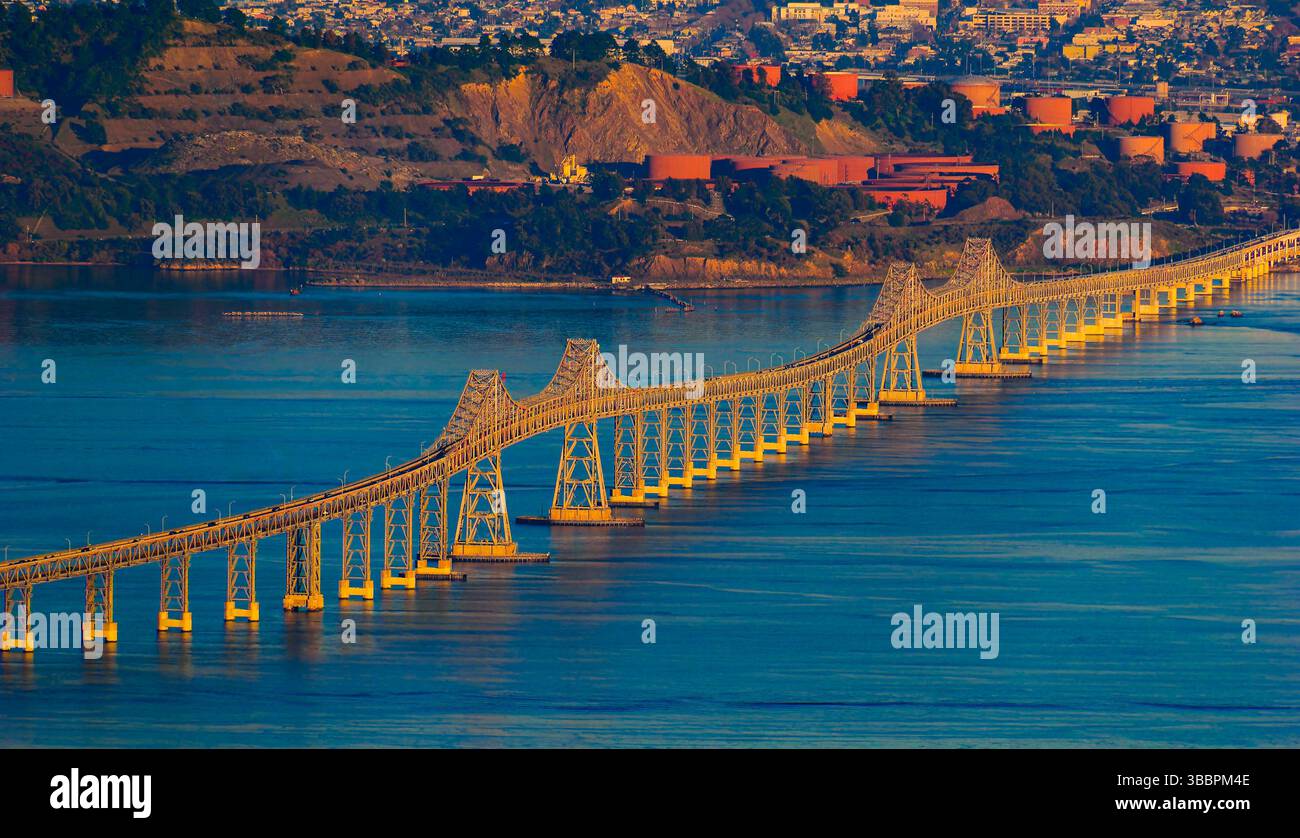 Golden gate bridge at sunset aerial view, san francisco hi-res stock photography and images - Alamy