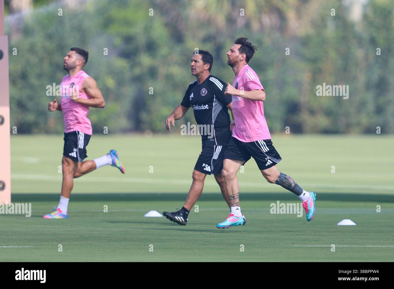 FORT LAUDERDALE, FL - MAY 16: Lionel Messi (10) of Inter Miami CF ...