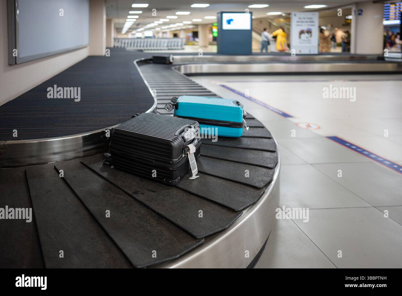 Luggage retrieval system hi-res stock photography and images - Alamy