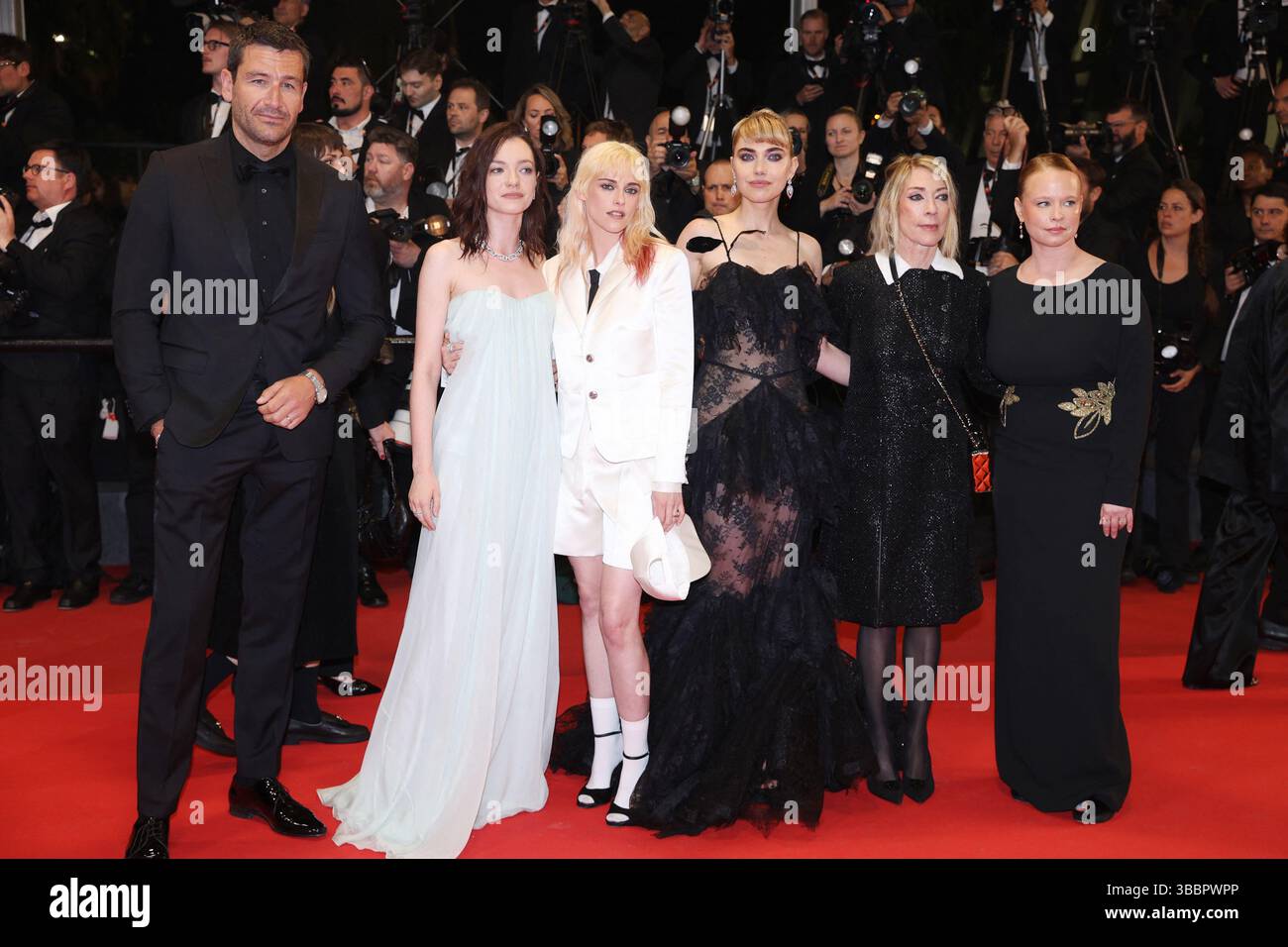 Kristen Stewart, Michael Epp, Esmé Creed-Miles, Imogen Poots, Kim ...