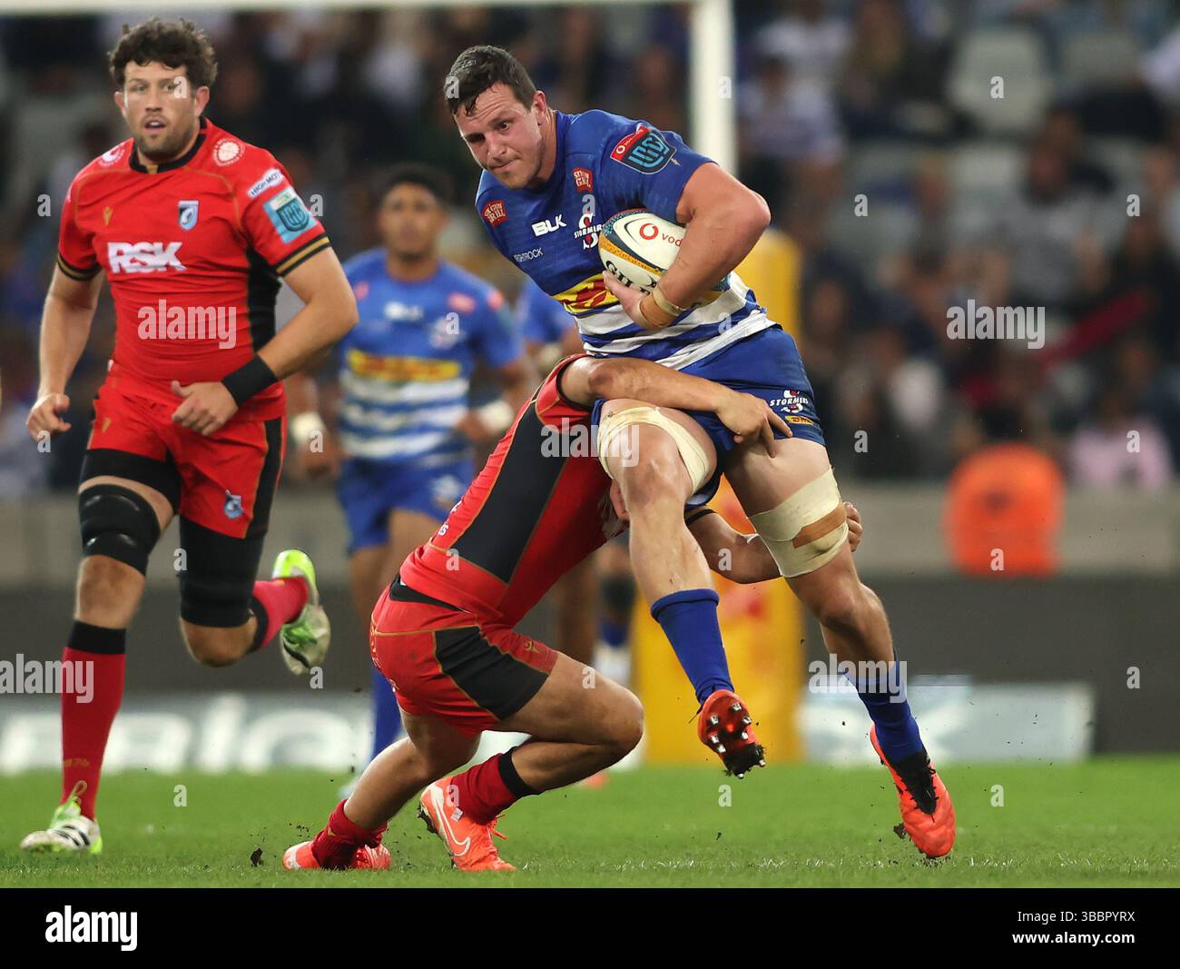 CAPE TOWN, SOUTH AFRICA - MAY 16: JD Schickerling of DHL Stormers ...