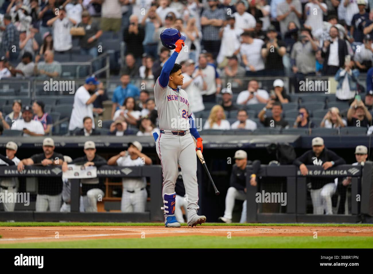 New York Mets' Juan Soto acknowledges the reaction of the crowd as he ...