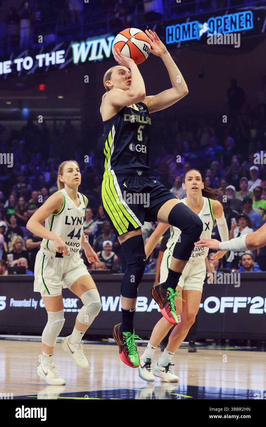 Dallas Wings guard Paige Bueckers (5) shoots after getting past ...