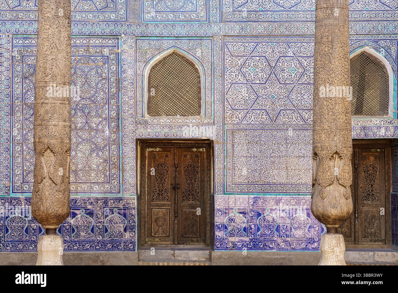 Throne room blue white hi-res stock photography and images - Alamy