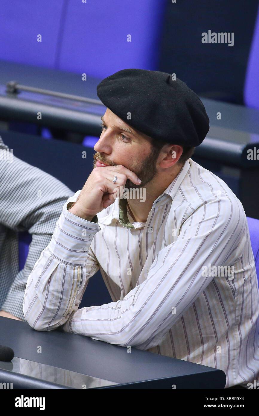 Berlin, Deutschland, 15.05.2025: Deutscher Bundestag: 4 ...