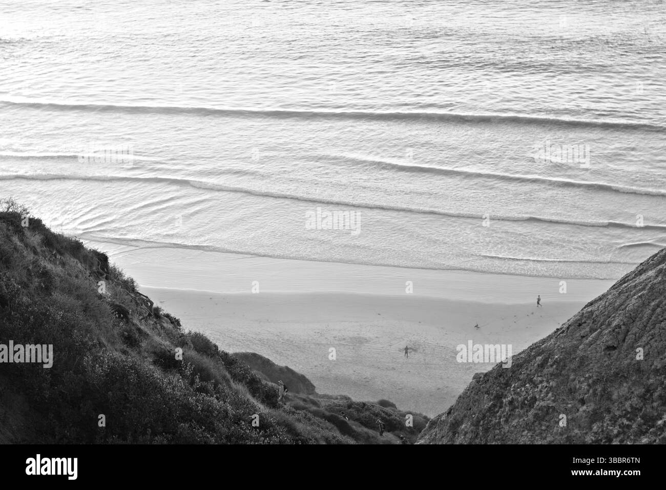 Pacific ocean from beach Black and White Stock Photos & Images - Alamy