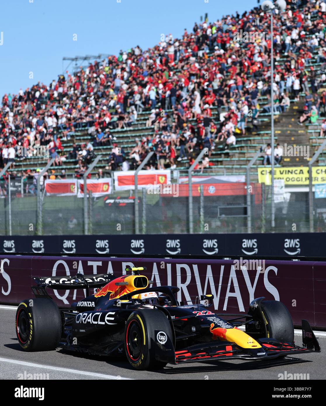 (250517) -- IMOLA, May 17, 2025 (Xinhua) -- Red Bull Racing's Tsunoda ...