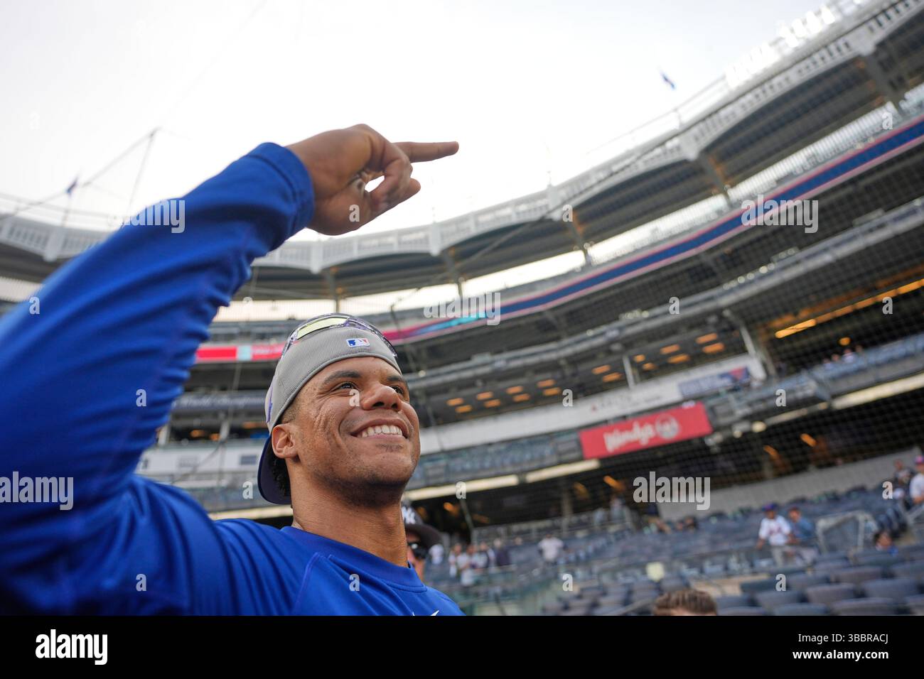 New York Mets' Juan Soto greets fans before a baseball game against the ...