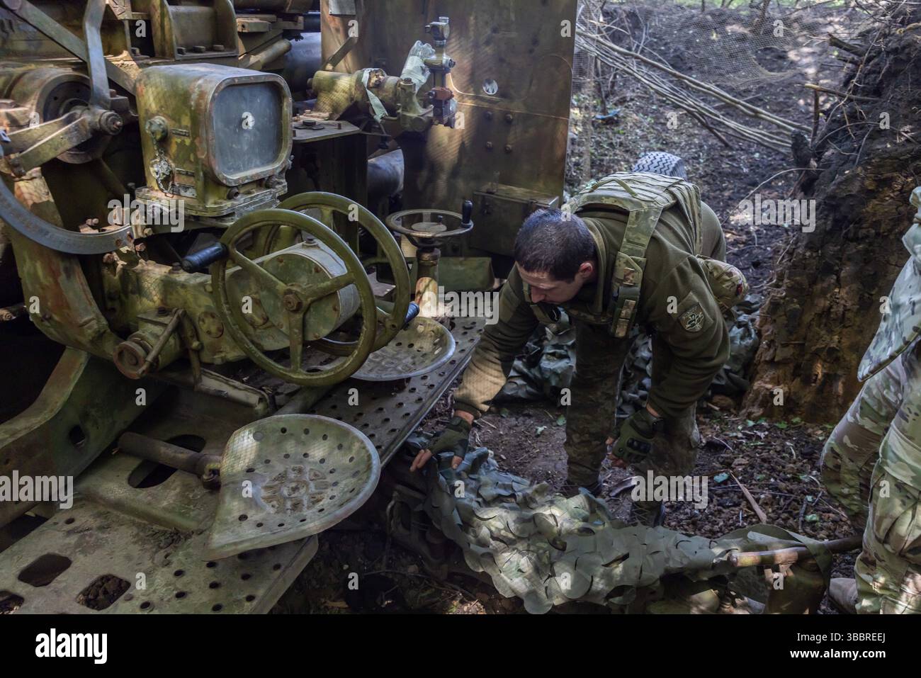 Ukrainian servicemen of the 127th Territorial Defence Brigade fire KS ...
