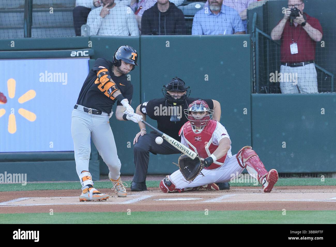 Fayetteville, AR. 16th May, 2025. Gavin Kilen (6) of Tennessee looks to ...