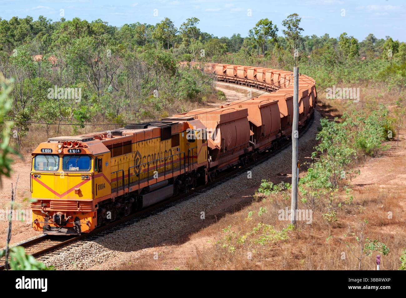 Iron ore train bend hi-res stock photography and images - Alamy