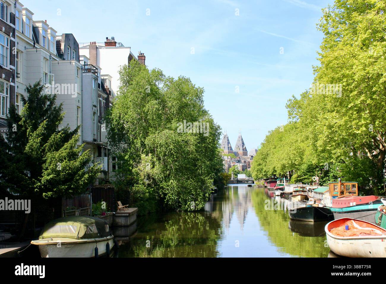 amsterdam the netherlands- canal traffic with barges and boats Stock ...