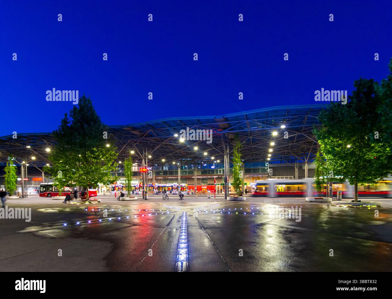 Vienna: circle square Praterstern, Praterstern railway station ...